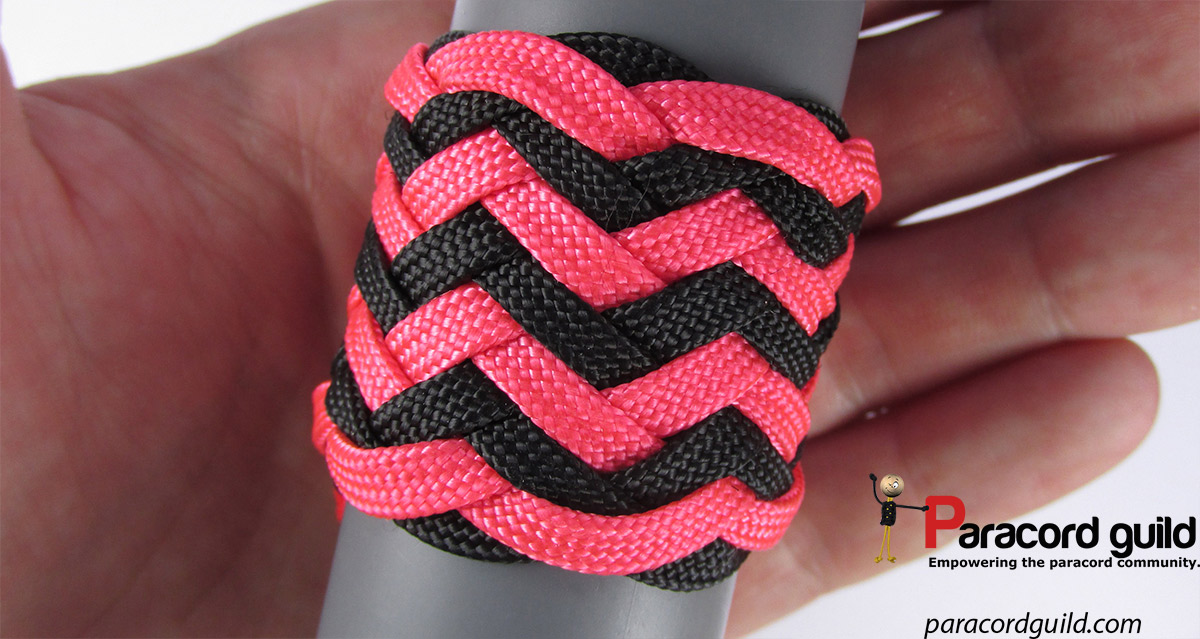two-color-herringbone-knot - Paracord guild