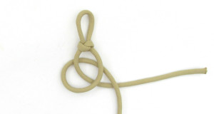 Snake knot paracord cross - Paracord guild